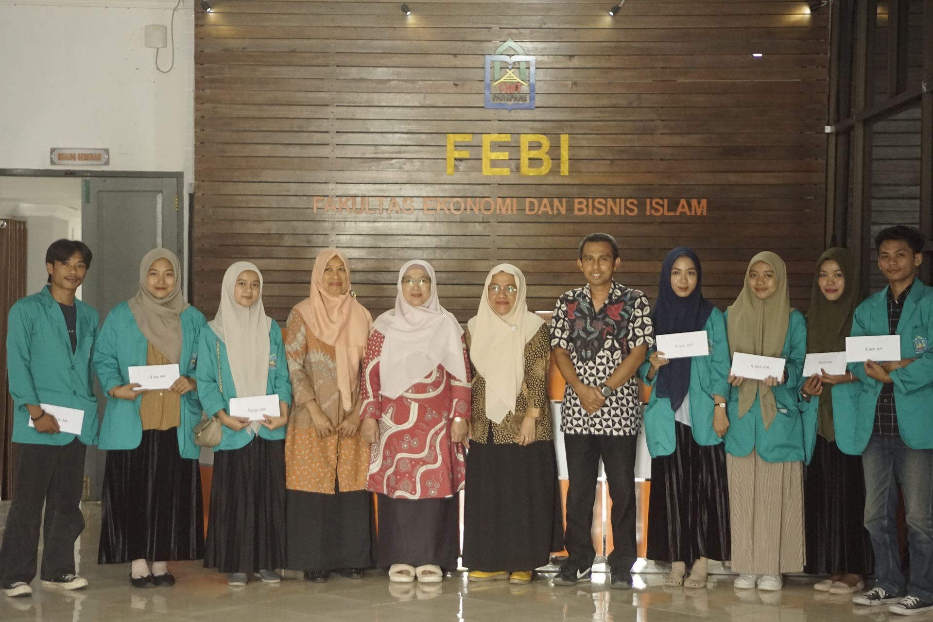 Mahasiswa Manajemen Zakat dan Wakaf Terima Beasiswa Riset dari BAZNAS | Febi